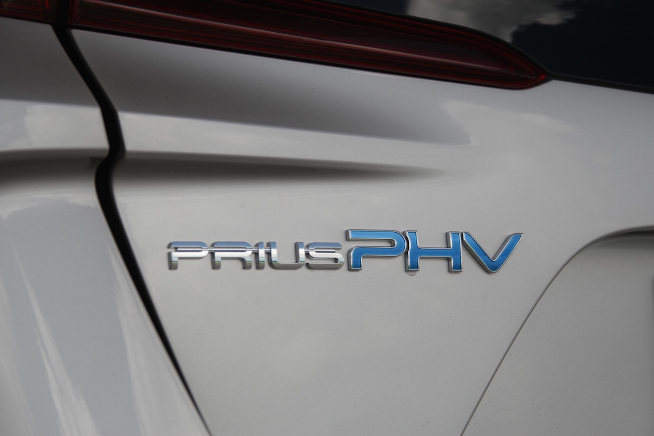 prius_phv_20 画像｜新型プリウスPHVは、オリジナルのプリウスと顔もお尻も違う！ | clicccar.com