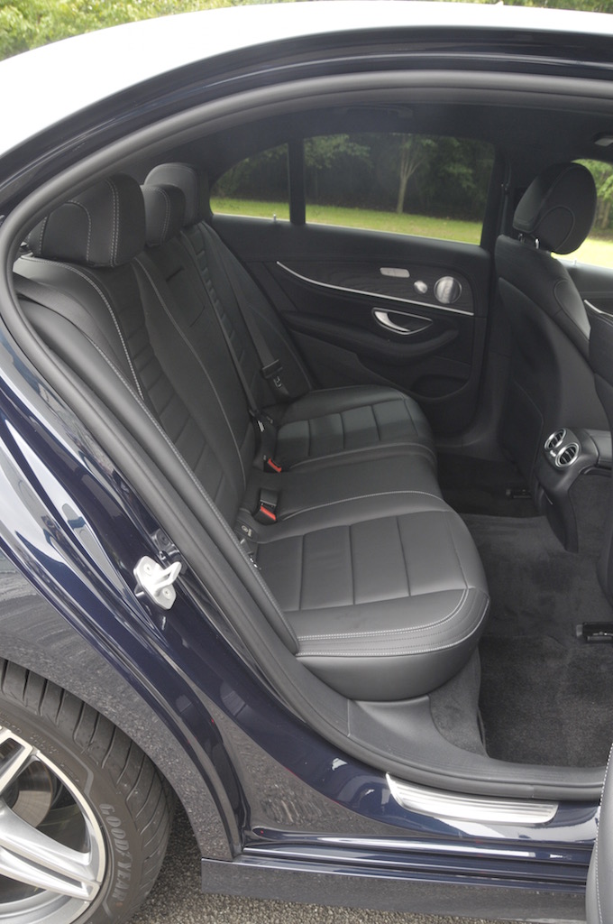 Mercedes_Benz_E_Class_10 画像｜メルセデス・ベンツ「Eクラス」画像ギャラリー ─ 自動車線変更から先進的なインパネまで ...