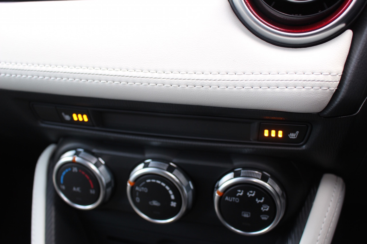 mazda_demio_2 画像｜マツダ・デミオの内装は「大人の上質さ」がテーマ | clicccar.com