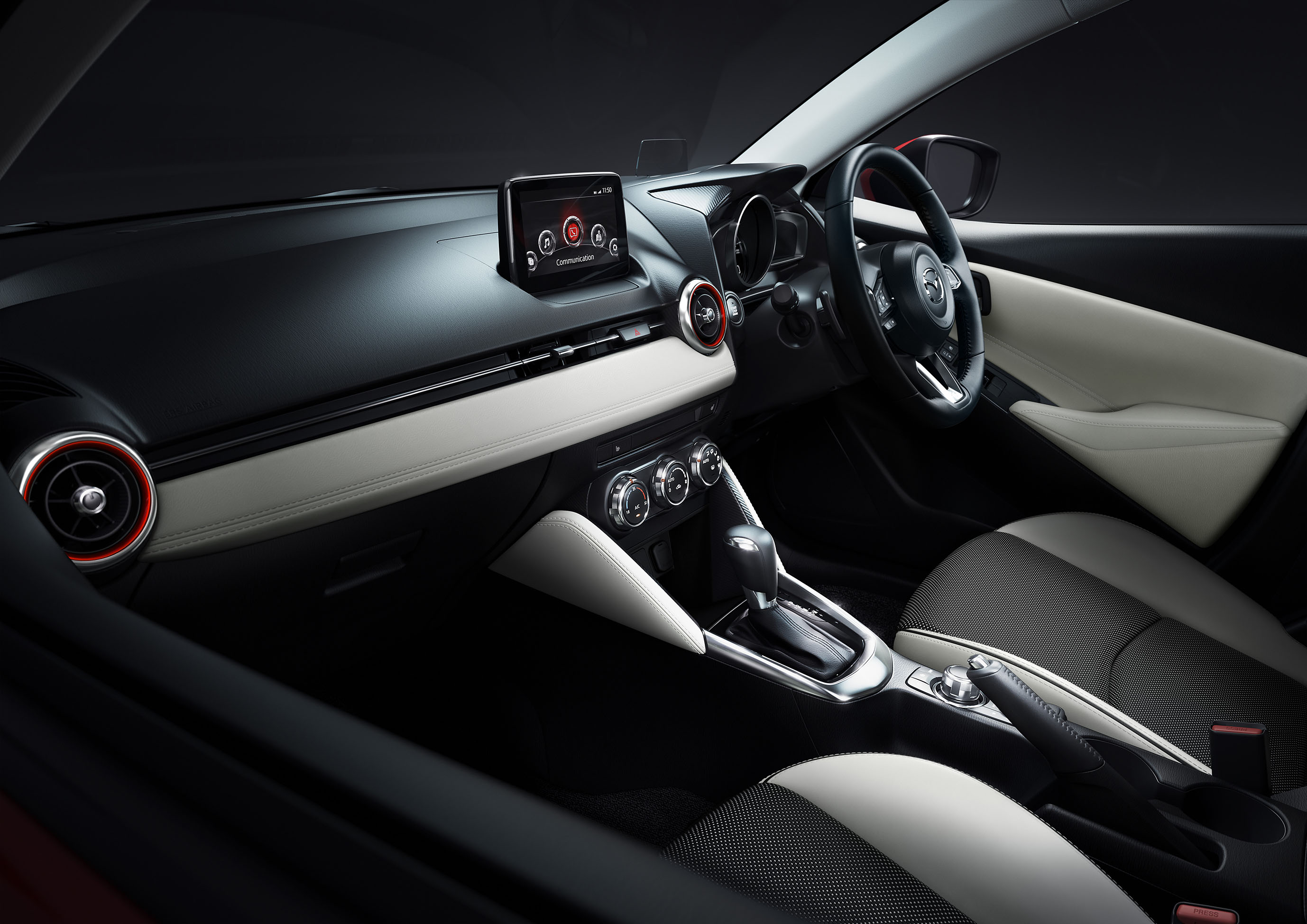 mazda_demio_2 画像｜マツダ・デミオの内装は「大人の上質さ」がテーマ | clicccar.com