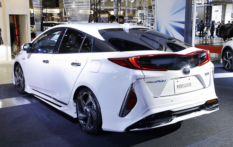 TOYOTA_PRIUS_PHV_TRD 画像｜「プリウスPHV」をさらにスポーティに！モデリスタ、TRDがカスタマイズパーツ発売！ | clicccar.com