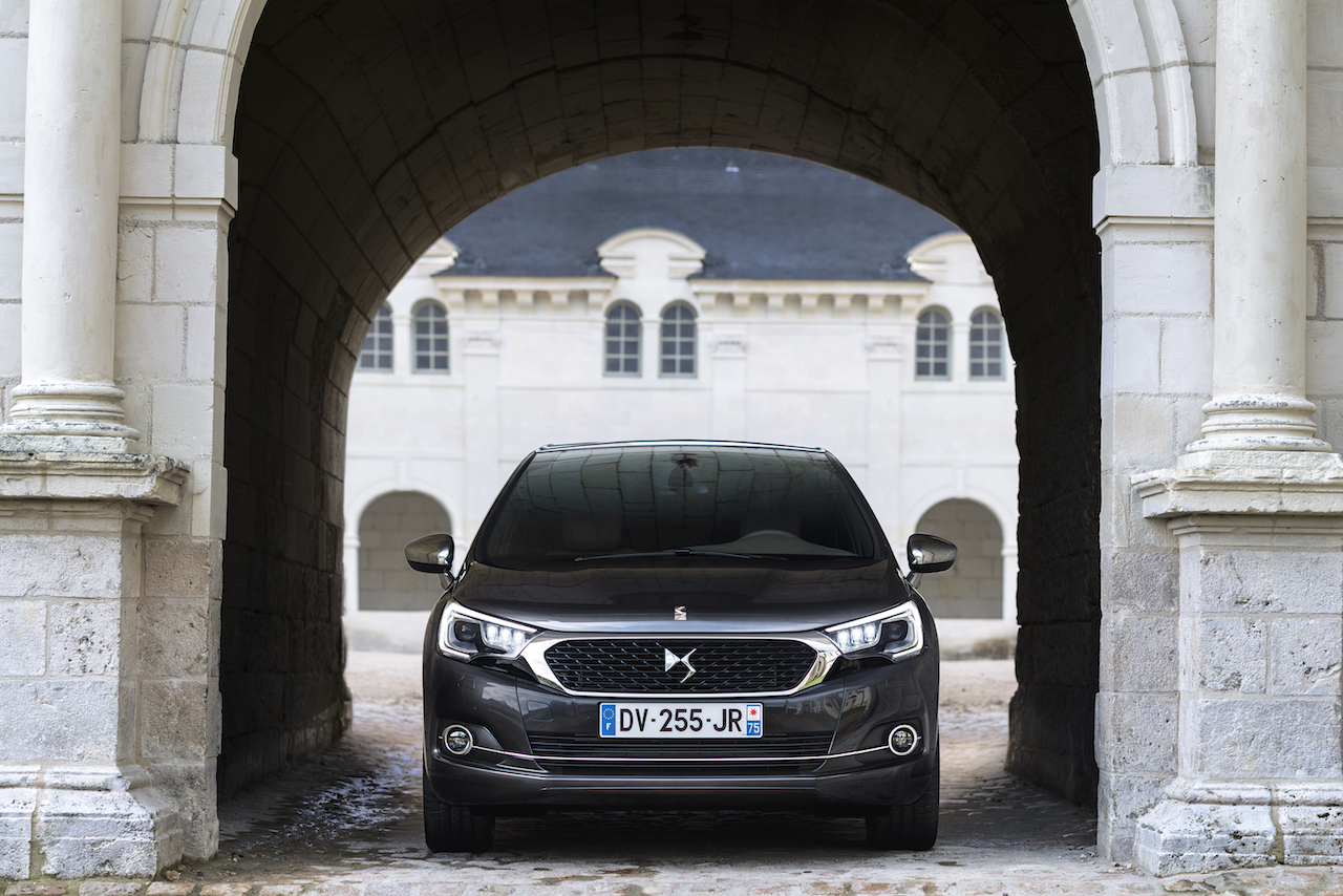 160712_DS4_cockpit 画像｜DS 4が価格改定。補償プログラム「プレミアムパック」を付与し、一部グレードで値下げを実施 ...