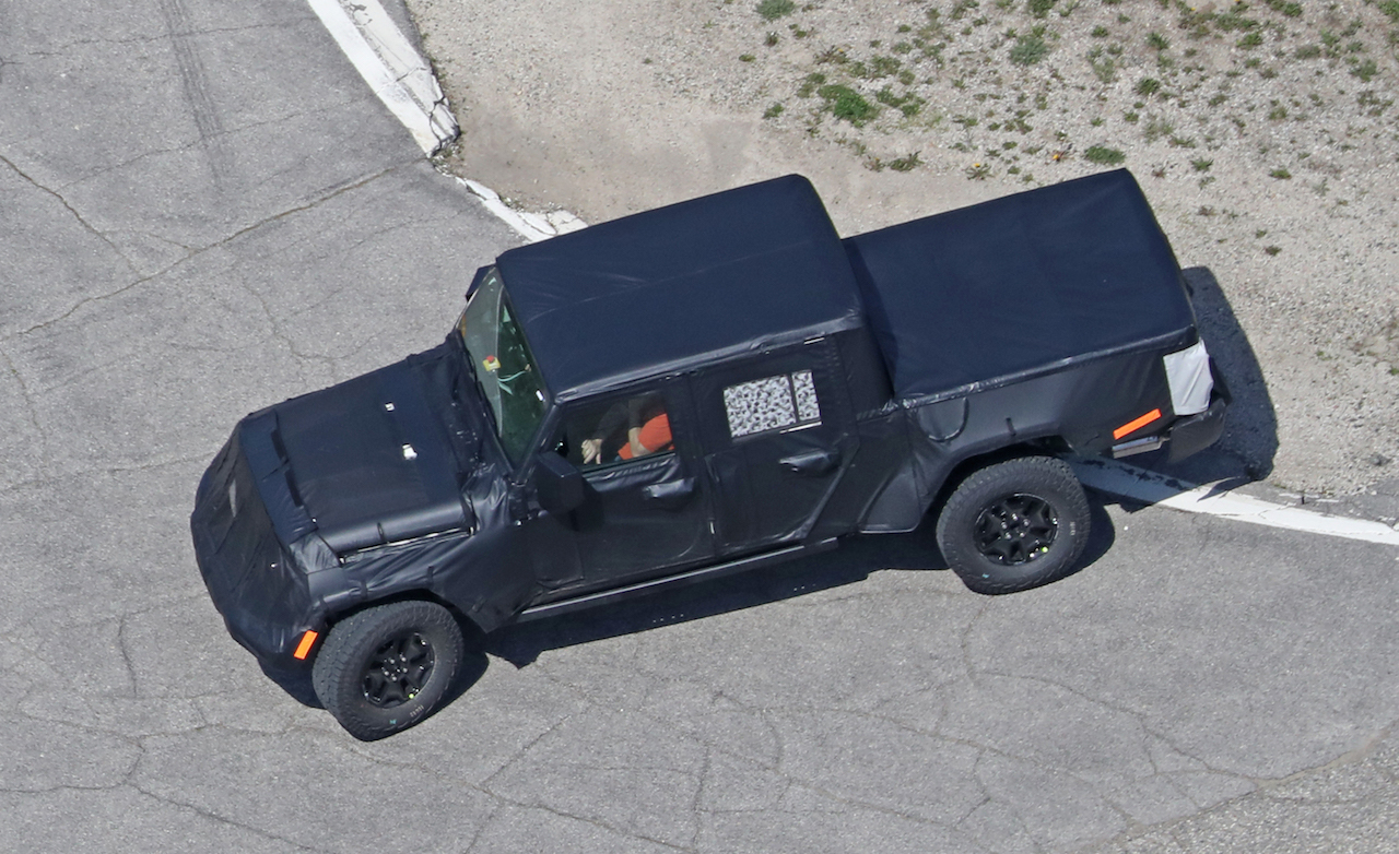 Jeep Pickup 2 画像｜高級ピックアップ試乗の競争激化!? ジープ、27年振り市場参入へ！ | clicccar.com
