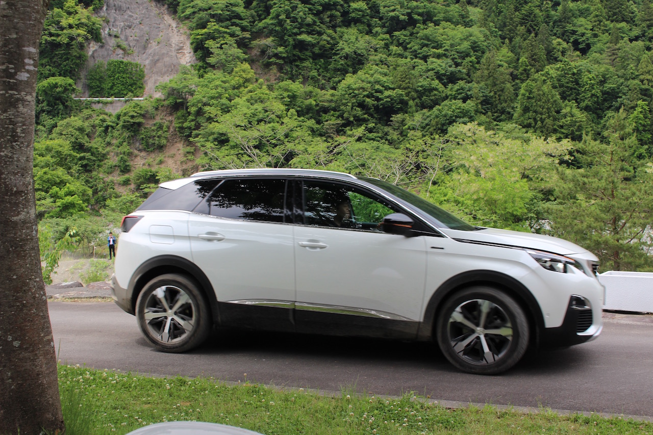 PEUGEOT_3008_3 画像｜キビキビした走りと良好な乗り心地が魅力の新型プジョー3008 | clicccar.com