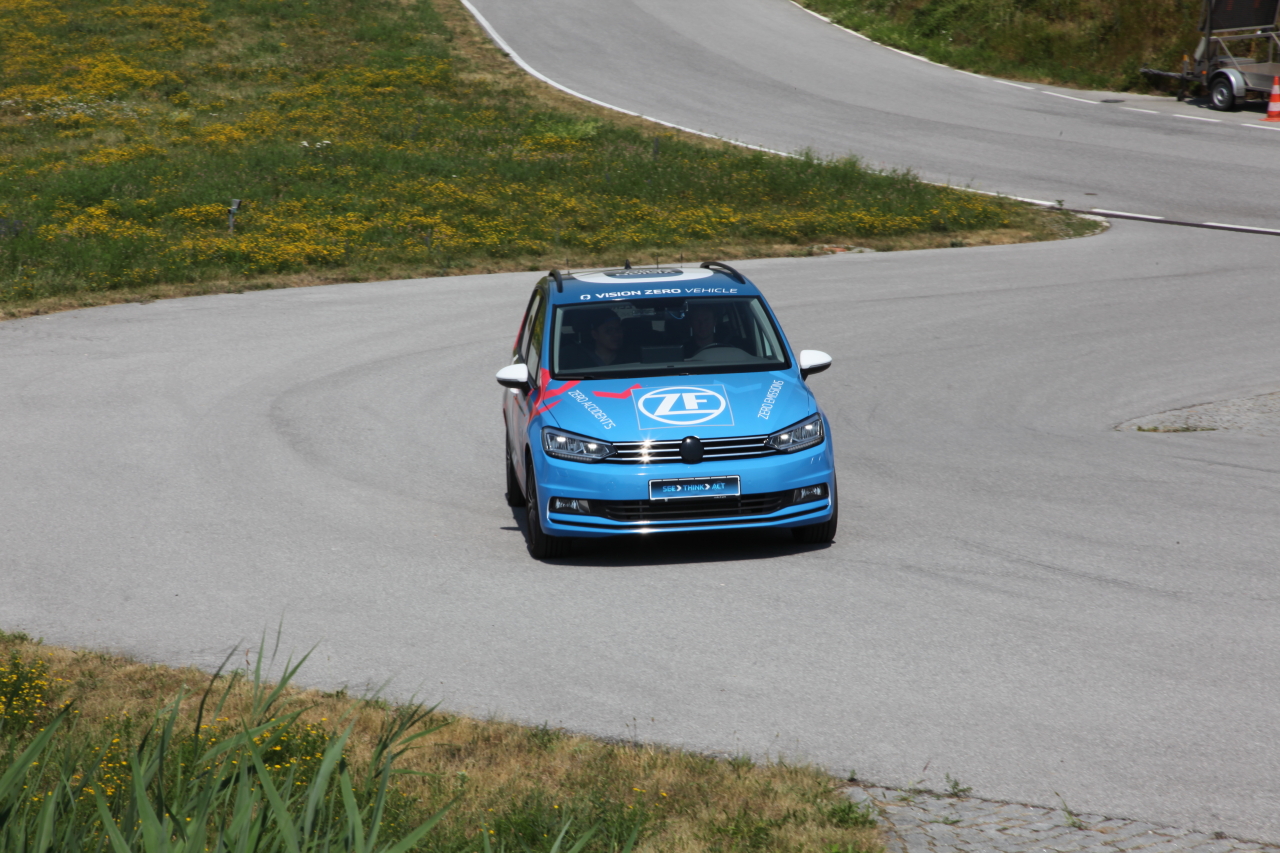 20170622Vision Zero Vehicle_018 画像｜ZFの最新ADAS（先進運転支援システム）搭載車「Vision Zero ...