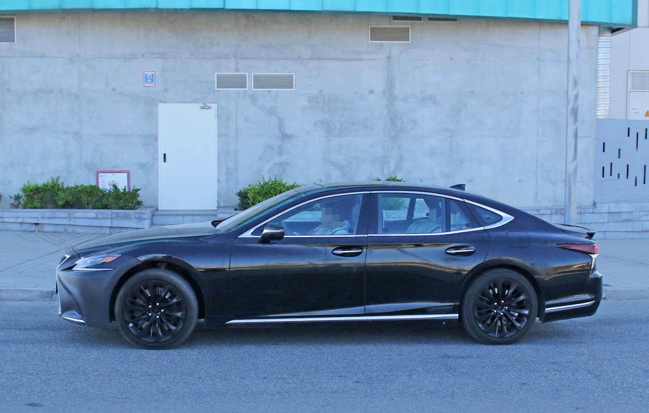Lexus LS 7 画像｜レクサス・LSにAMG対抗の超高性能モデルが追加!? 南欧州に現れた謎のプロトタイプを追う！ | clicccar.com