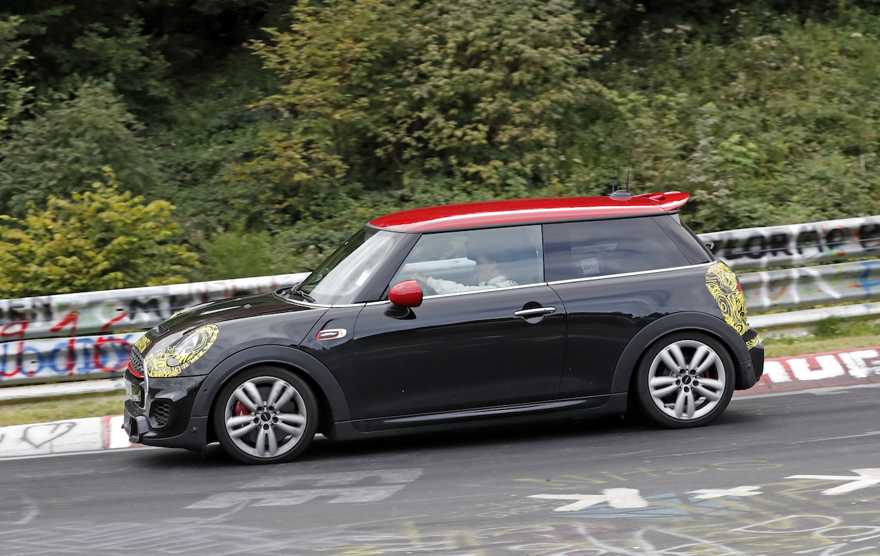 Mini Cooper JCW Facelift 5 画像｜新技術満載で動力性能は過去最高へ！ミニクーパー・JCW改良型をキャッチ | clicccar.com