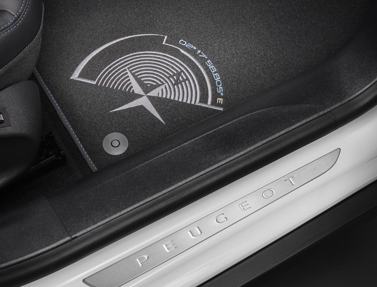 171010_2008_CROSSCITY_09 画像｜【新車】オンロードもオフロードも走りを楽しめる「PEUGEOT 2008 ...