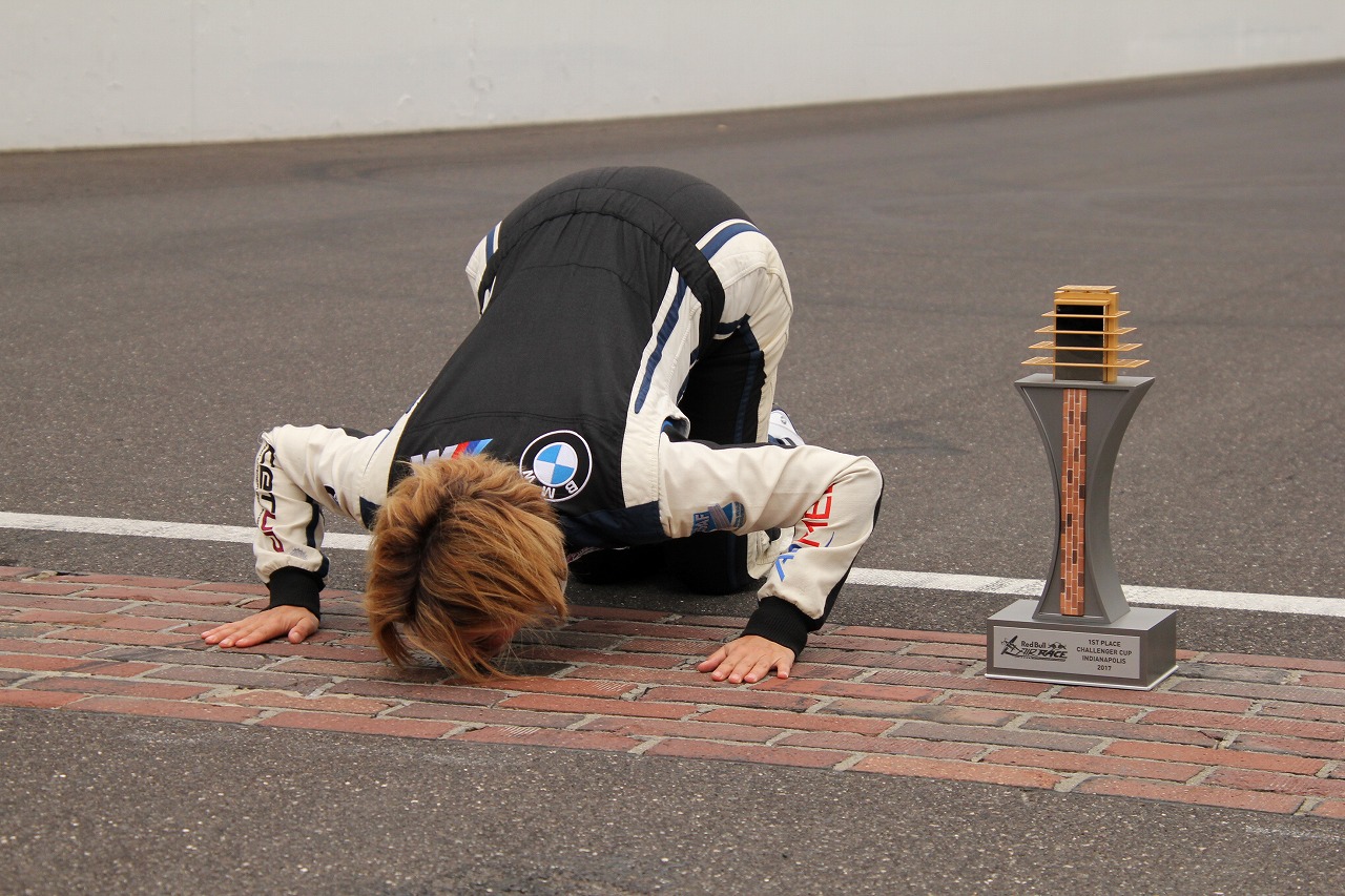 Merani-BRICK 画像｜世界一へ向けて室屋選手がライバルを倒すも、まさかの敗者復活！【レッドブルエアレース2017・決勝レポートその1 ...