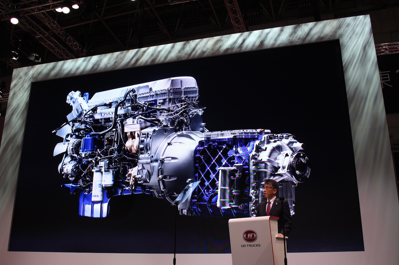 volvo_FH_7 画像｜【東京モーターショー2017】安全性をさらに高めた「ボルボFH 6×4トラクター リヤサスペンション」を参考出品 ...