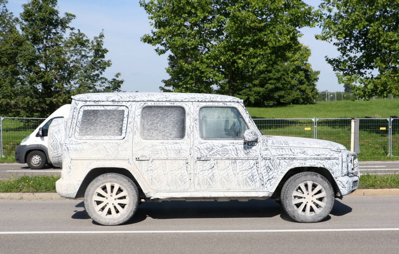 Mercedes G 5 画像｜新旧モデルの2ショット初公開。メルセデス・ベンツ Gクラス次世代型は、直6ターボ搭載!? | clicccar.com