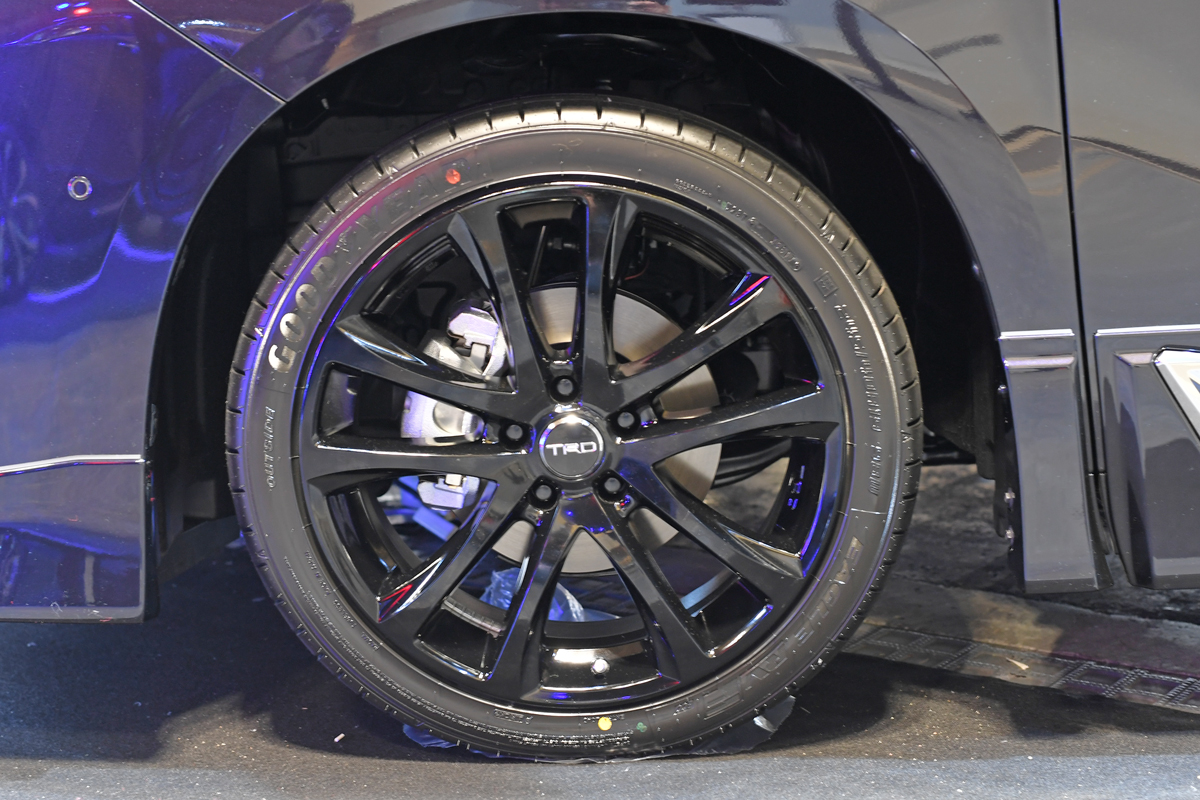 OAM_trd05 画像｜【大阪オートメッセ2018】TRDブースではマイチェン後モデル用パーツを装着した「ALPHARD TRD」が初公開中 ...