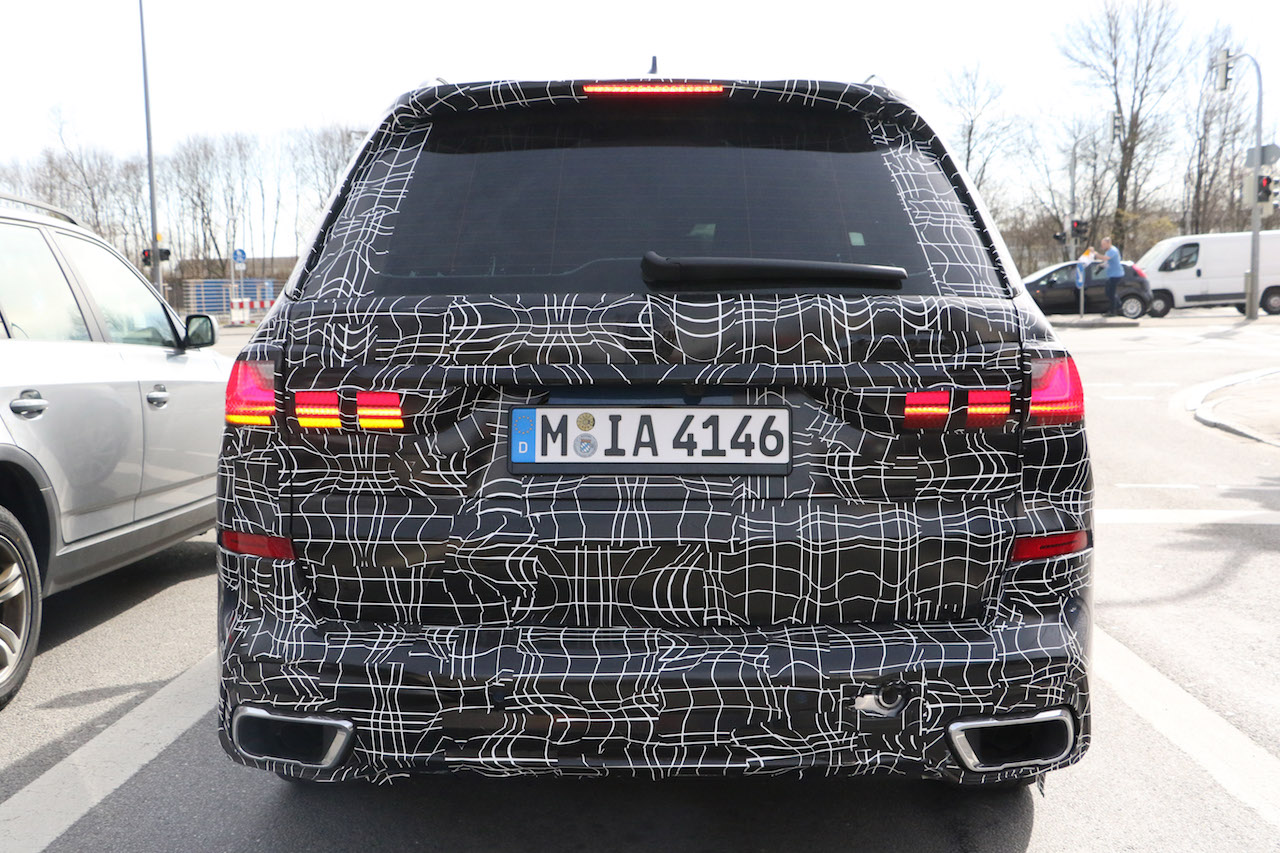 BMW X7 Inside Out 8 画像｜デビューは11月か？ BMW新型SUV「X7」のデジタルコックピットを激写 ...