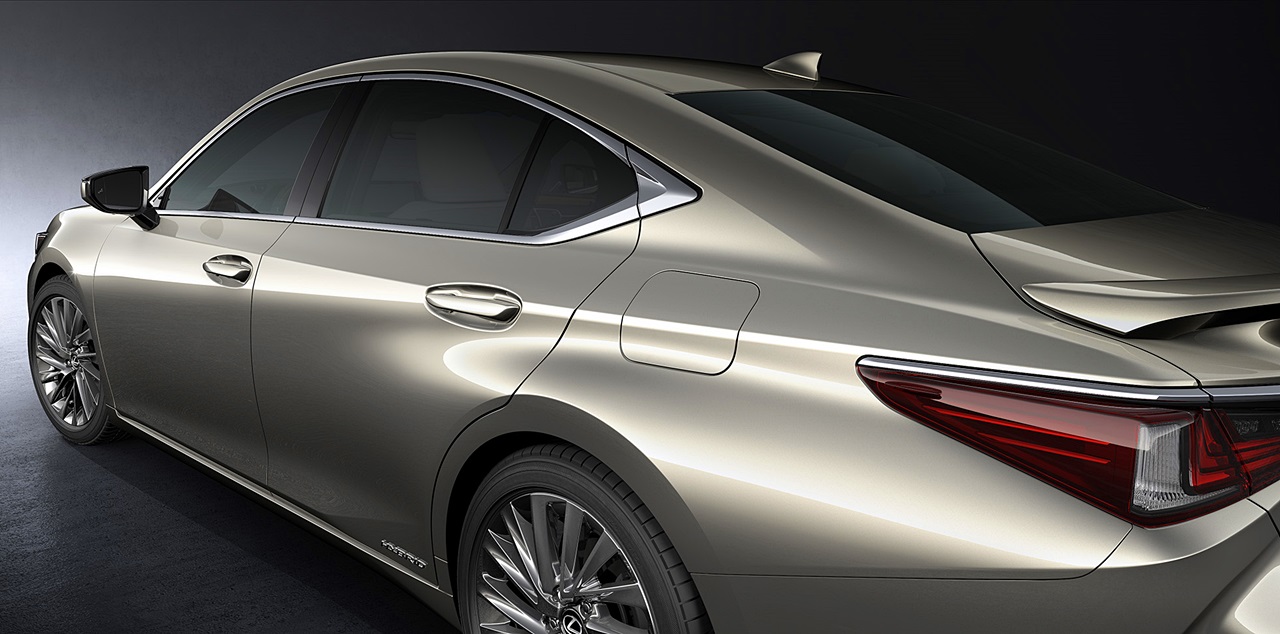 Lexus_ES 画像｜「LS」に並んだ？ 今秋日本に初導入される7代目「レクサス ES」はこんなクルマ | clicccar.com