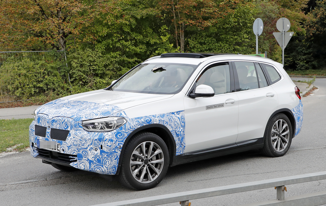 BMW IX3 5 画像｜X3とは違うモデル！ BMW初のEVクロスオーバー「iX3」市販型はオリジナルフェイスを採用 | clicccar.com