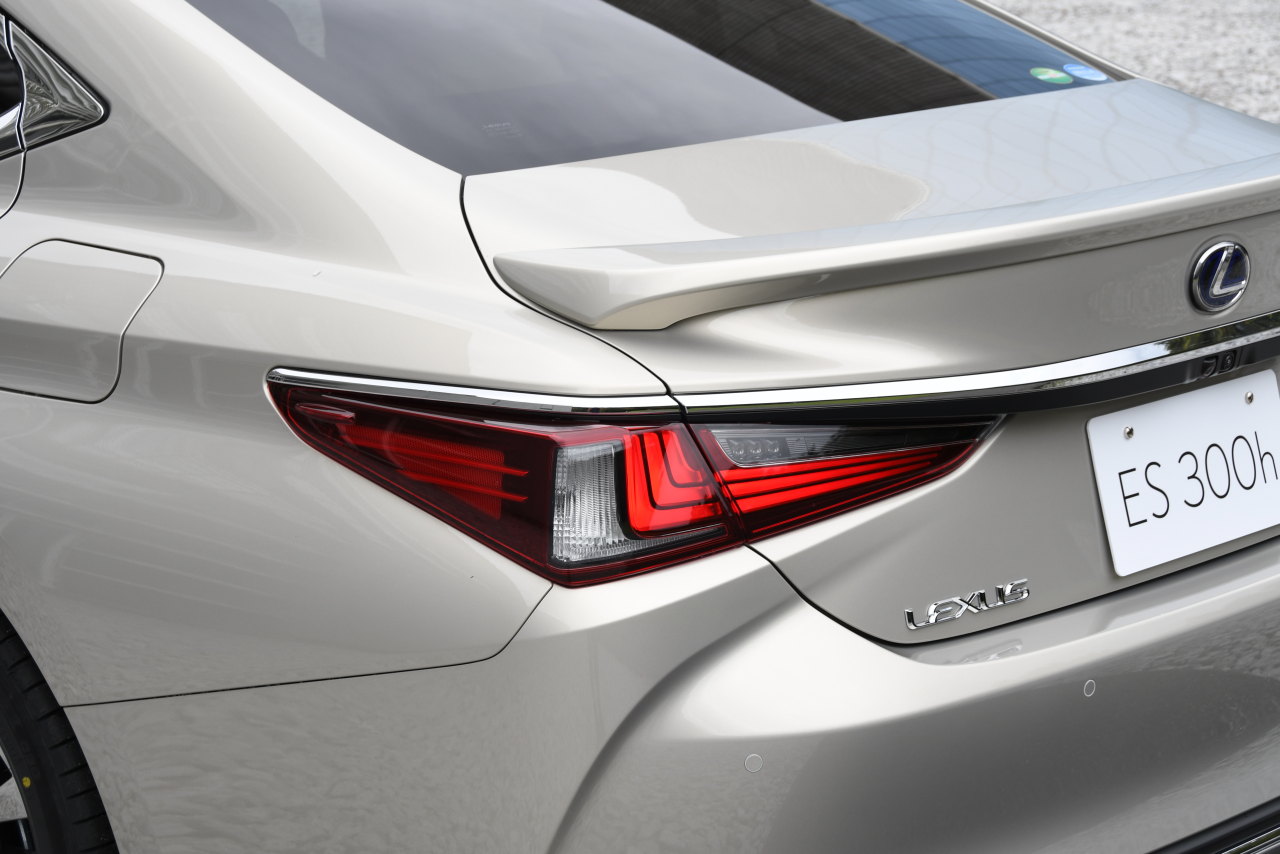 20180910LEXUS ES L_010 画像｜【レクサス・ES登場】ADASの充実に加え、乗用車世界初となるデジタルアウターミラーも採用 ...