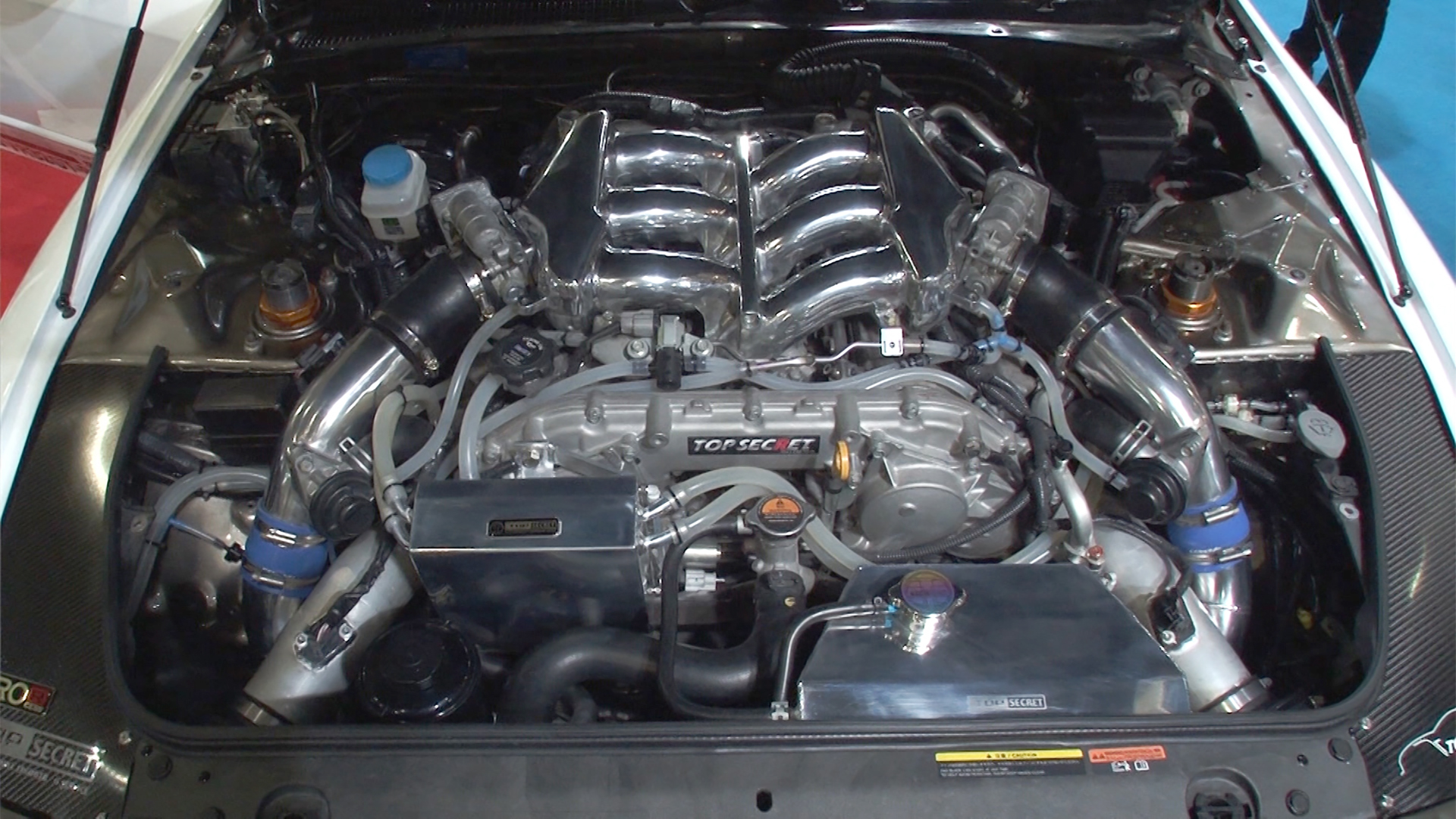 VR32_2 画像｜雨さんも！ スモーキーも！ 入場無料フリースペースにオートサロンでしか見られないようなチューンドカーたちもやって来る ...