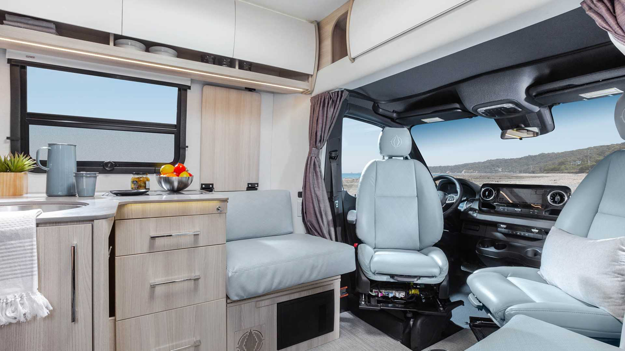 unity-rear-lounge-concept-interior-14 画像｜もはや完全無欠の走るマンション。ベンツ・スプリンター ベース ...