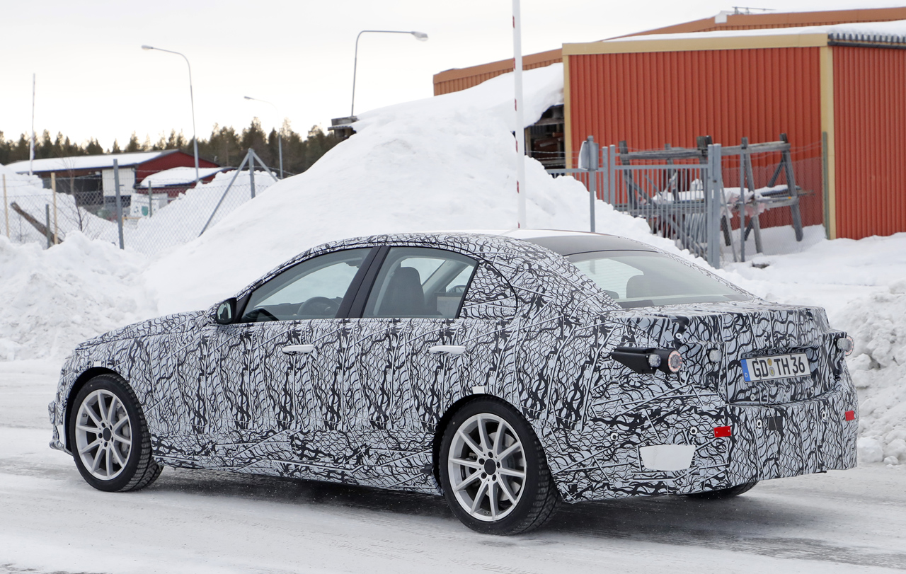 Mercedes C Class PHEV 7 画像｜メルセデス・ベンツ 新型CクラスのPHEVモデルを初スクープ！EV走行距離は驚異の ...