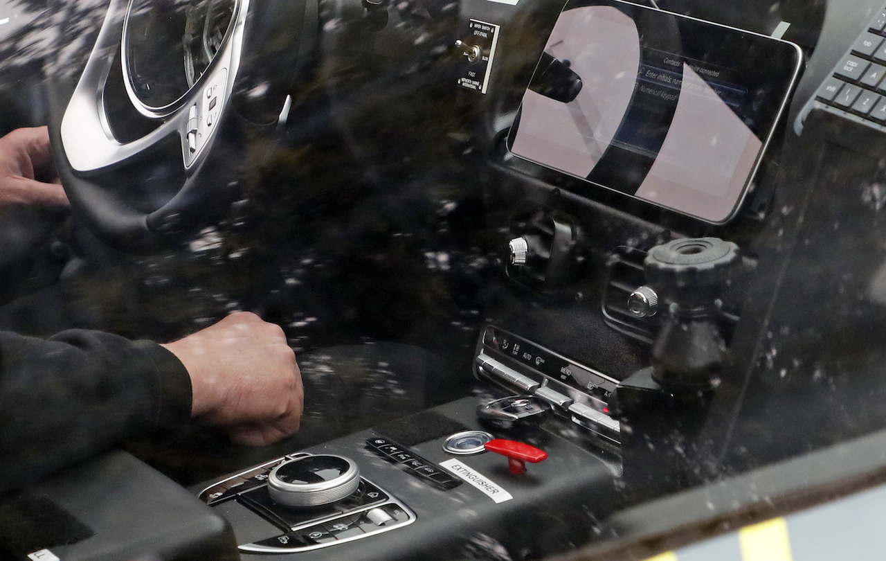 Aston Martin DBX 22 画像｜美しい曲面に注目！ アストンマーティン初のSUV「DBX」市販型、これが最終デザインだ ...