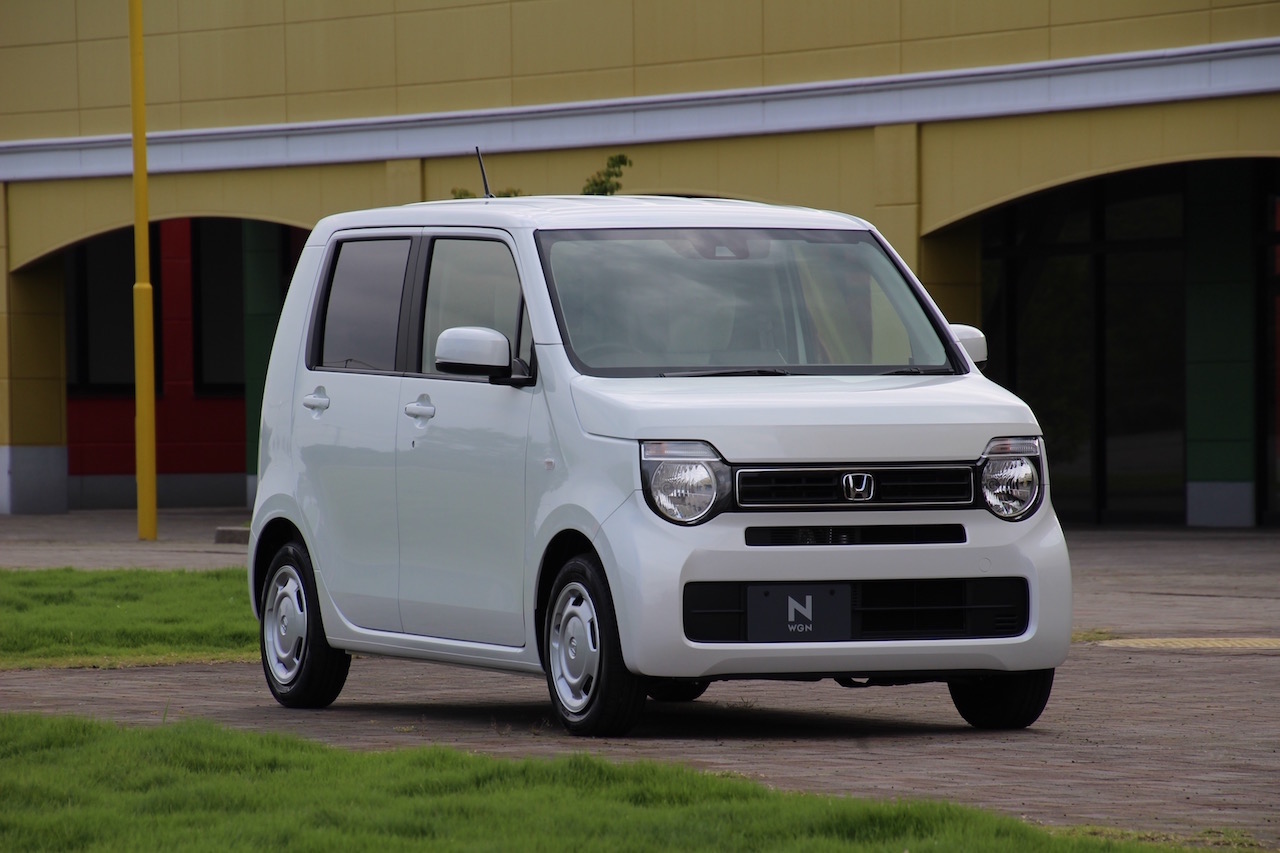 HONDA_N-WGN_2 画像｜【新型ホンダN-WGN登場】テレスコピック機構の採用で改善したドラポジ、使いやすい荷室やポケッテリア、広い ...