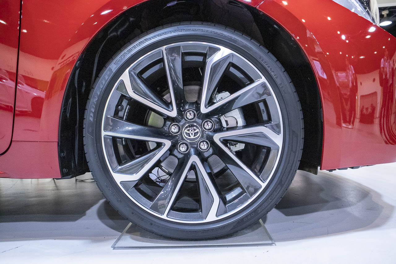 TOYOTA_COLORRA_SPORTS_RED_16 画像｜カローラスポーツも一部改良。新色を設定し、セダンとツーリングと同じ上質な走りを ...