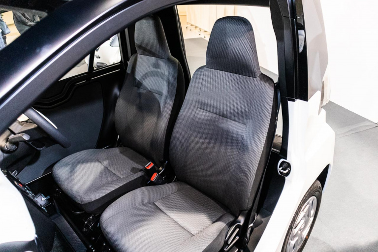 TOYOTA_ULTRA_COMPACT_BEV_3 画像｜シティコミューターとして約100kmの走行が可能。2020年冬頃に発売されるトヨタ ...