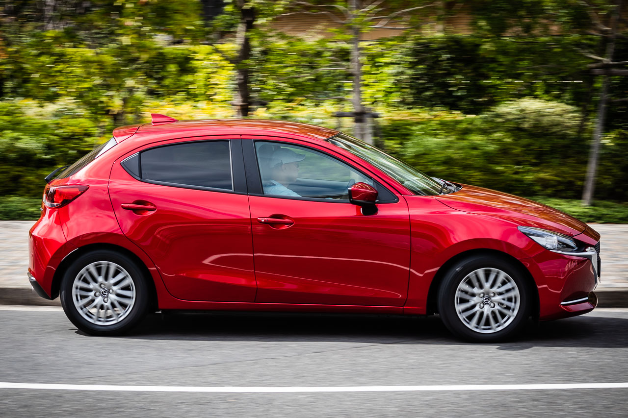 MAZDA2_RED_IMPRESSION_11 画像｜マツダ2は走りのクオリティでライバルを迎え撃つ【新型MAZDA2試乗記 ...