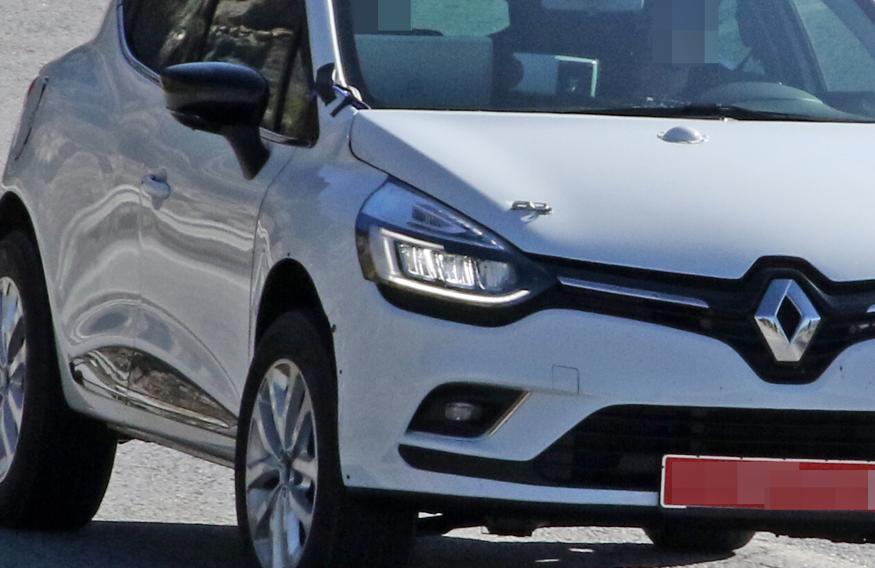 Renault B-SUV mule 2 2 画像｜ルノー、Bセグメントの新型クロスオーバーSUVを開発中。プロトタイプをキャッチ ...