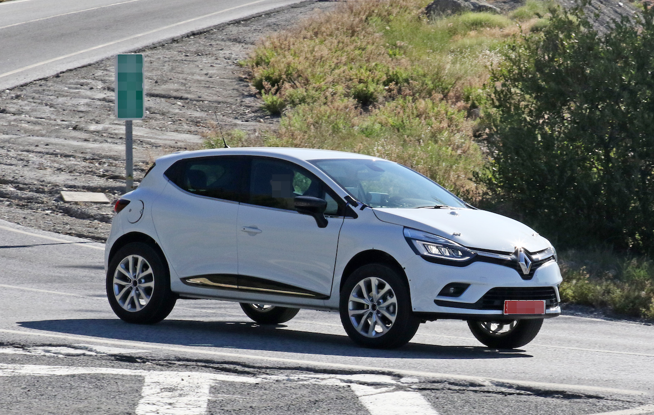 Renault B-SUV mule 4 画像｜ルノー、Bセグメントの新型クロスオーバーSUVを開発中。プロトタイプをキャッチ ...