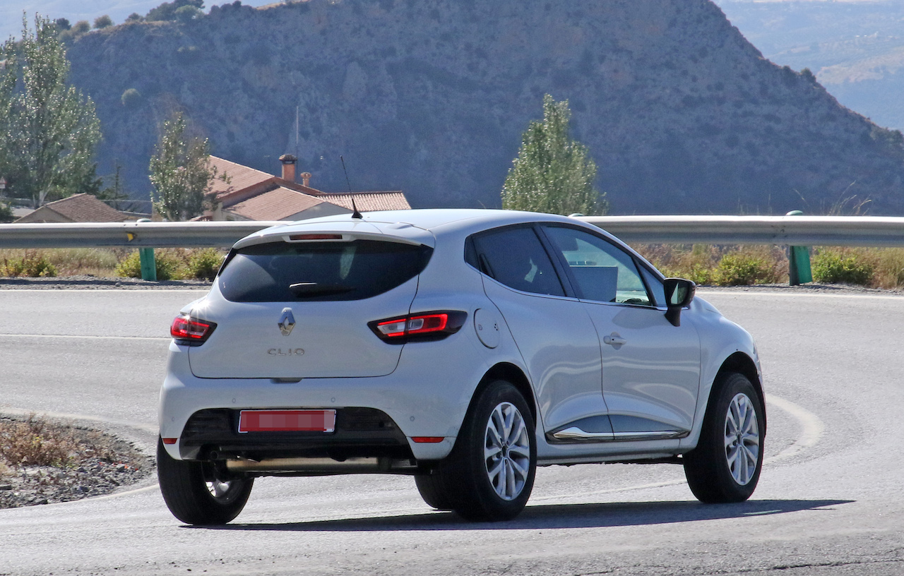 Renault B-SUV mule 9 画像｜ルノー、Bセグメントの新型クロスオーバーSUVを開発中。プロトタイプをキャッチ ...