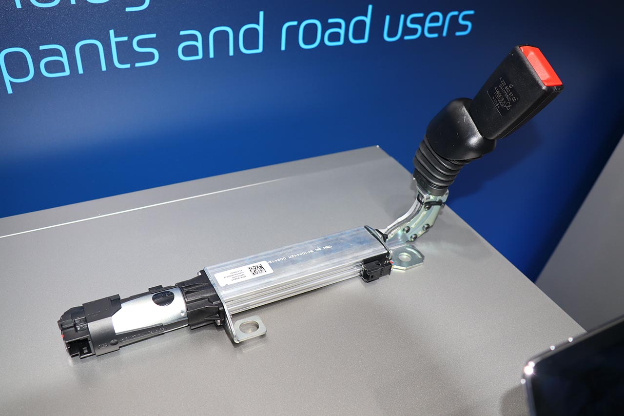 ZF_VISION_ZERODAY_2019_14 画像｜ルーマニア生まれのダチア・ダスターに組み込まれたモーターの効果に驚いた！【ZF ...