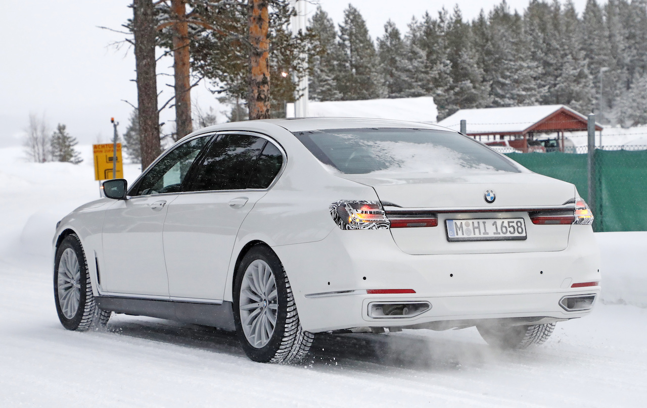 BMW 7 mule 11 画像｜新型BMW・7シリーズは電動モデルも設定へ。最新プロトタイプをキャッチ | clicccar.com