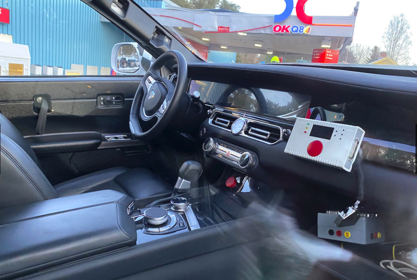 aurus inside 画像｜「ロシアのロールスロイス」は、指揮官の名を持つ超豪華SUV。598馬力のハイブリッドを搭載し、2022年発売 ...