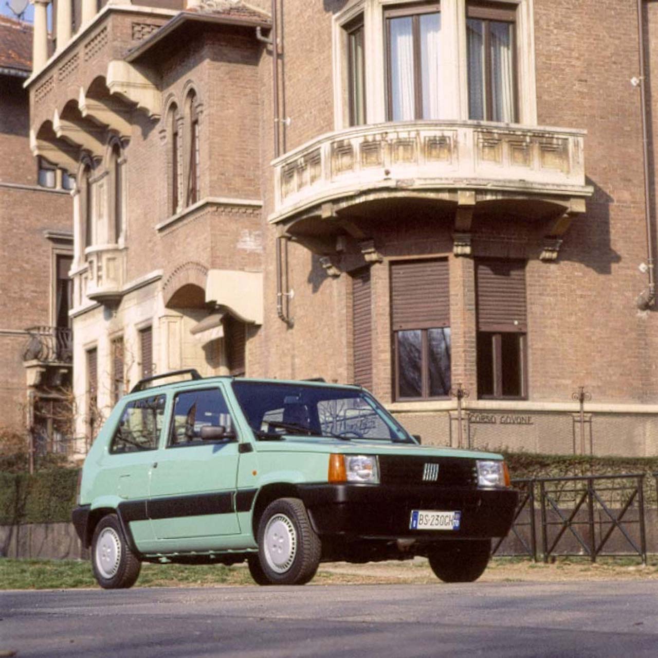 Fiat_Panda_1st_051518 画像｜フィアット パンダが40年間750万台も愛され続けたワケとは？ 初代〜3代目最新パンダ ...
