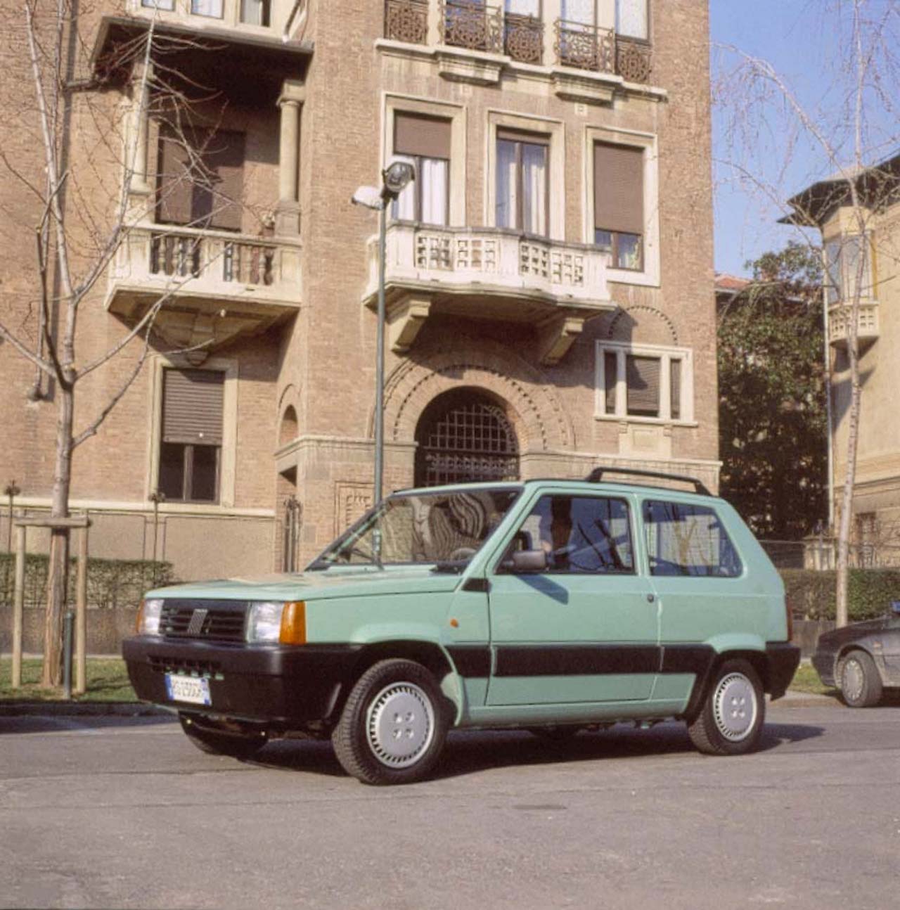 Fiat_Panda_1st_051519 画像｜フィアット パンダが40年間750万台も愛され続けたワケとは？ 初代〜3代目最新パンダ ...