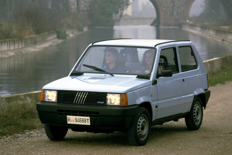 Fiat_Panda_1st_05157 画像｜フィアット パンダが40年間750万台も愛され続けたワケとは？ 初代〜3代目最新パンダ ...