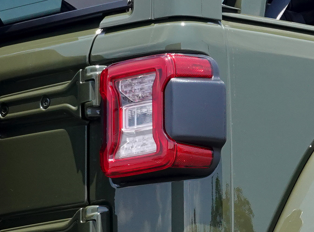 Wrangler Unlimited Sahara 2.0L Sky One-Touch Power Top_20200522_11 画像 ...