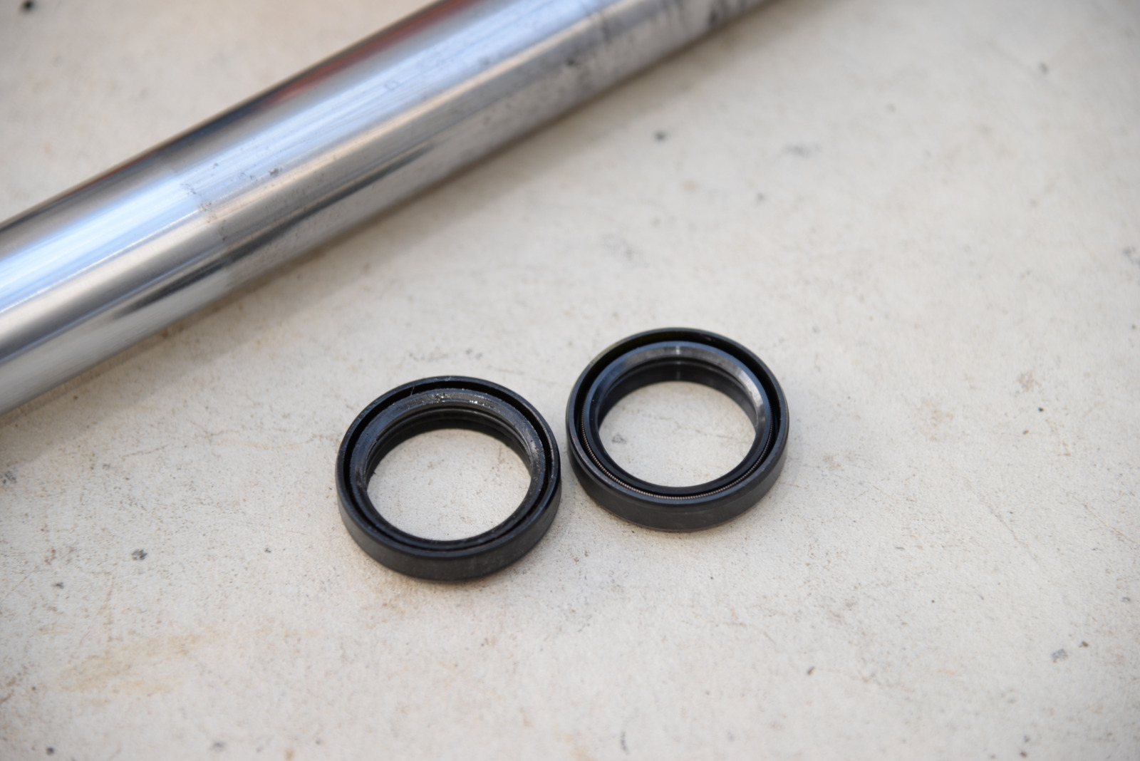 cb125k_fork28 画像｜旧車再生の基本・フロントフォークを組み立てる【49年前のCB125は直るのか？素人再生記 ...
