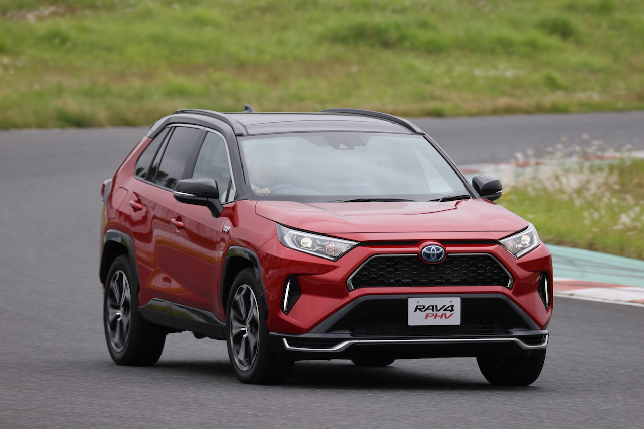 TOYOTA_RAV4_20200608_4 画像｜トヨタRAV4 PHVのEV走行距離は95km、0-100km/h加速は6.0秒の俊足SUV【新車】 | clicccar.com