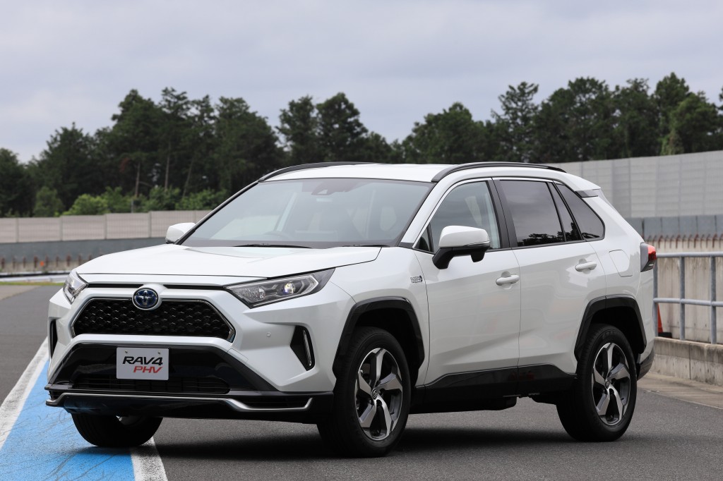 clicccar RAV4 PHV_FP2A2622 画像｜ついに発売される「RAV4 PHV」。プラットフォームが普通のRAV4と違う理由があった | clicccar.com