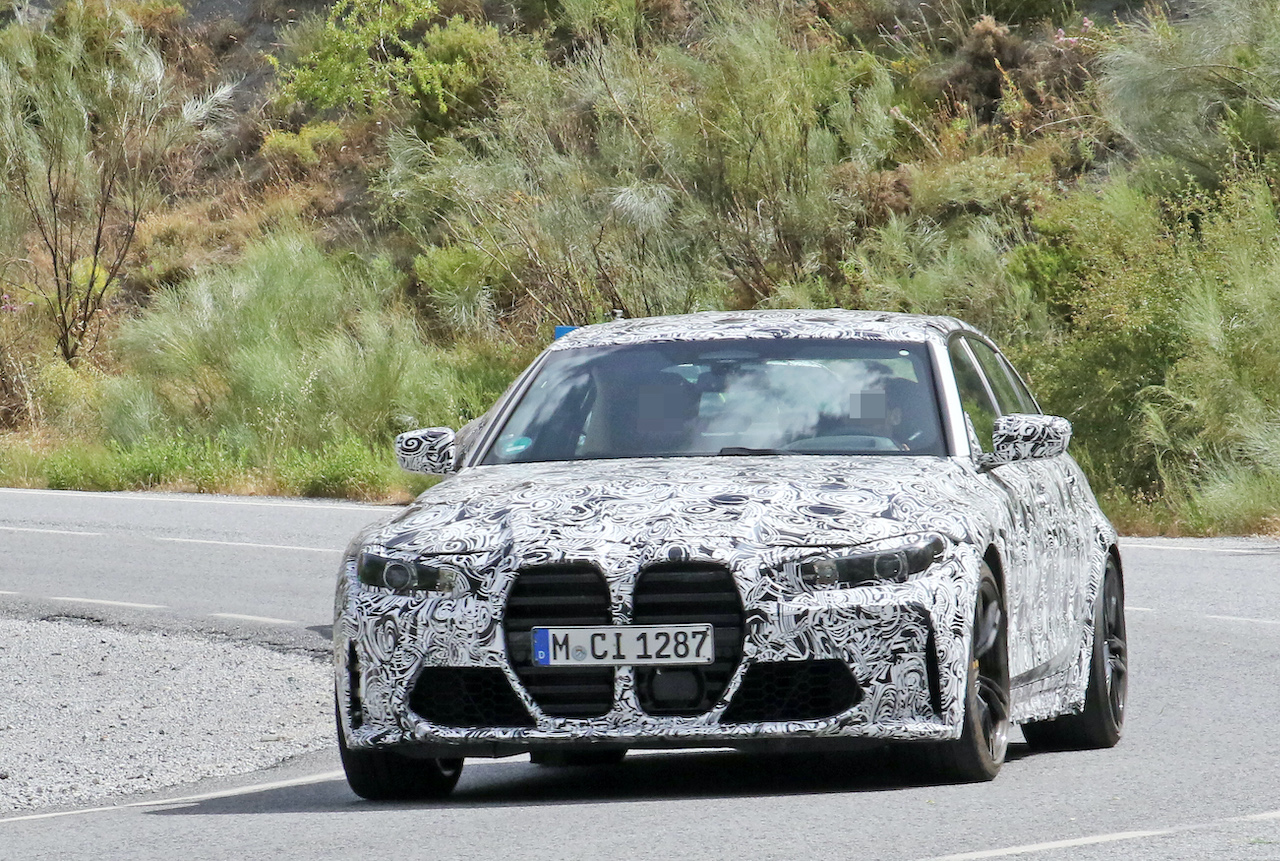 BMW M3 vs M4 3 画像｜新型 M3とM4の違いは？ プロトタイプが同時出現 | clicccar.com