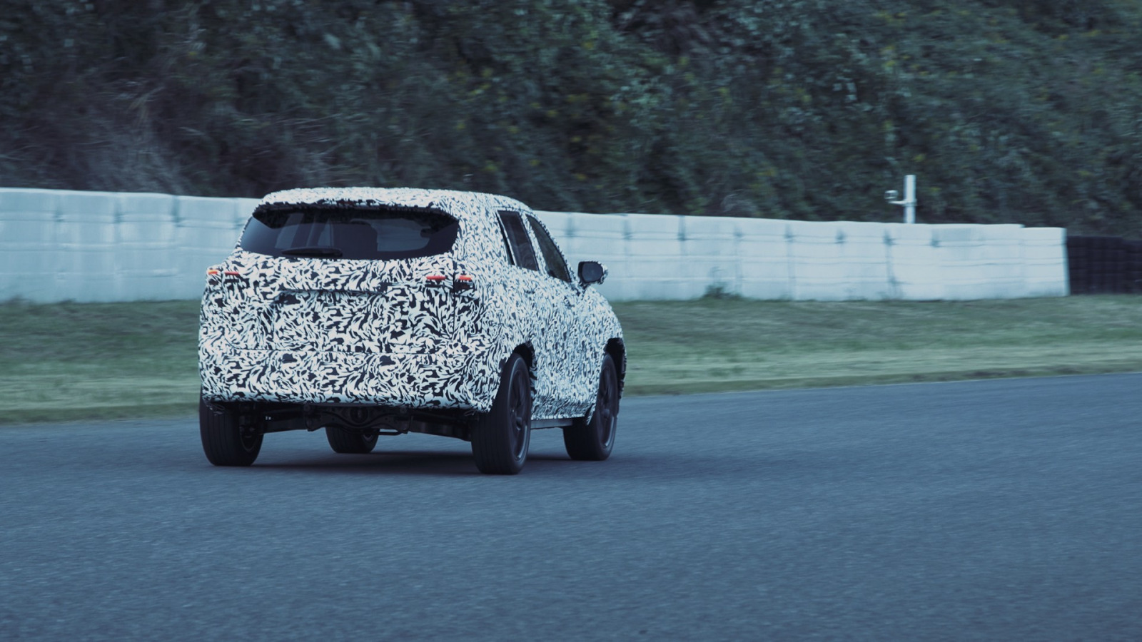 Lexus-DIRECT4-4 画像｜レクサスが突如新型プロトタイプ公開！ 次世代「DIRECT4」システム搭載 | clicccar.com