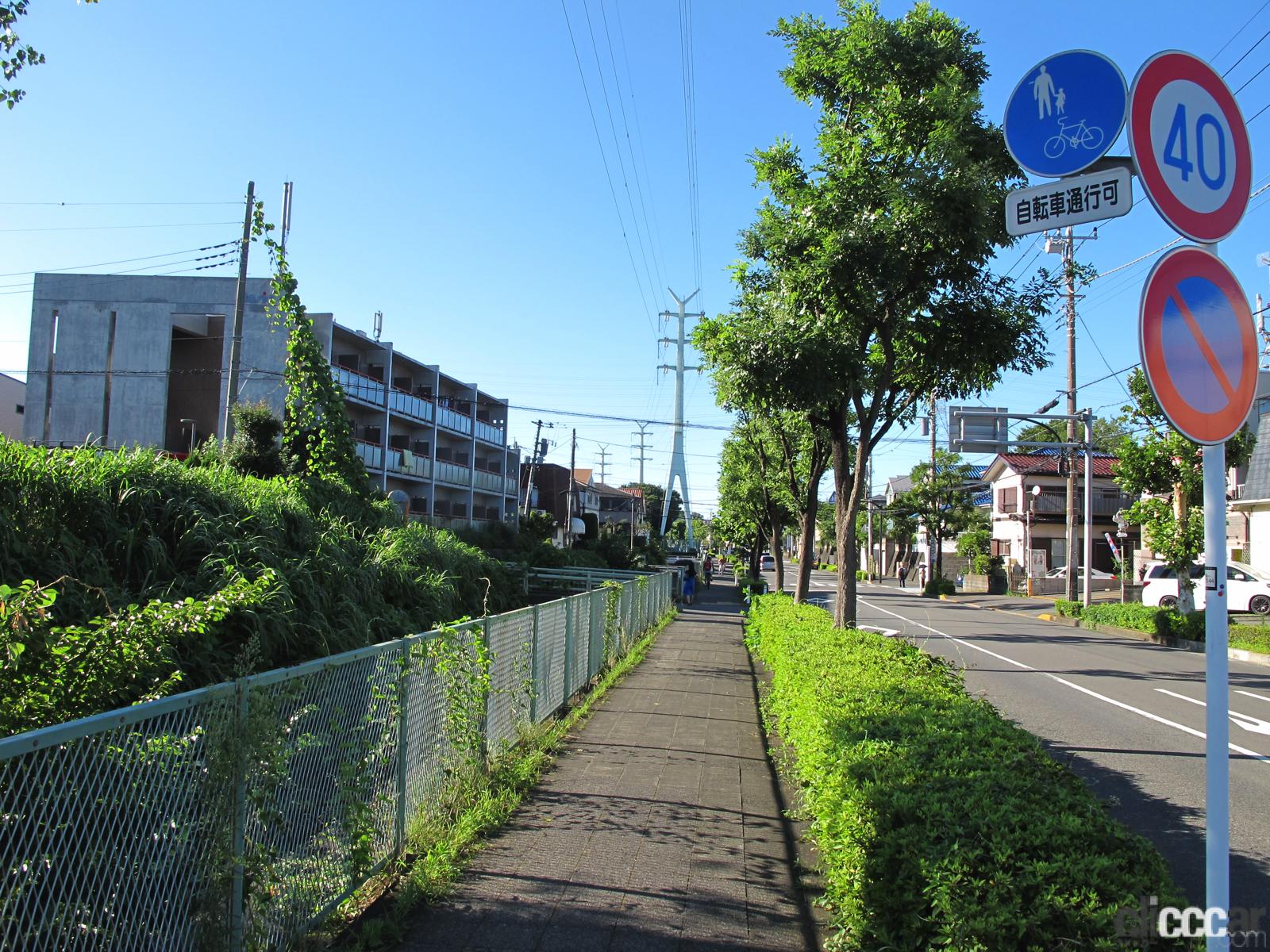 bike_naviline_13 画像｜自転車ナビマーク、自転車ナビライン走行中、停車しているクルマをどう避ける？実際に走ってみた ...