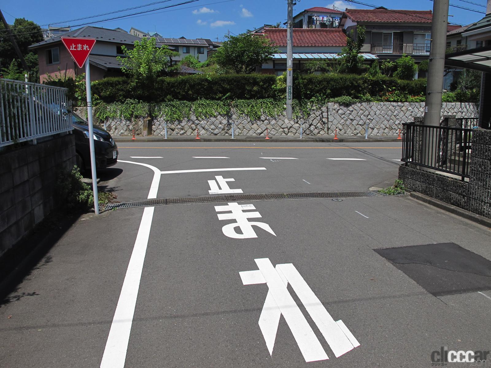 bike_naviline_21 画像｜意外と知らない正しい自転車の乗り方！ 道路にある矢印「自転車ナビマーク・自転車ナビライン」の走り方 ...