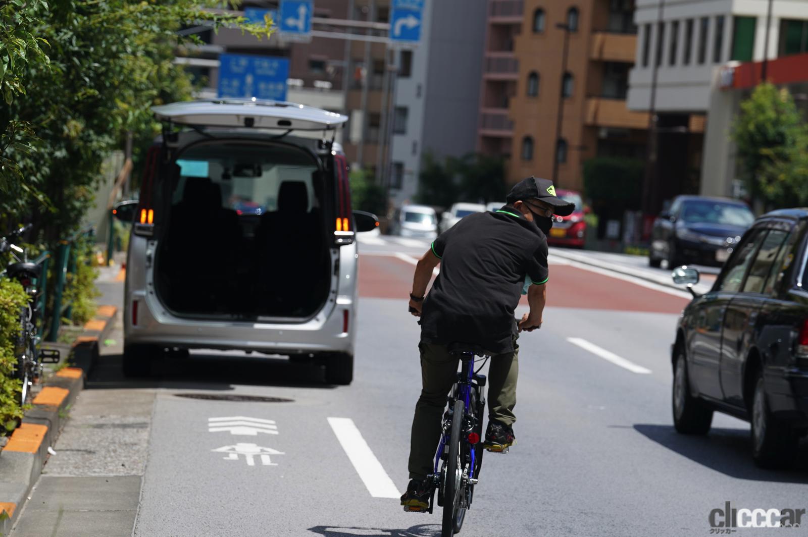 howtorun_naviline_29 画像｜自転車ナビマーク、自転車ナビライン走行中、停車しているクルマをどう避ける？実際に走ってみた ...