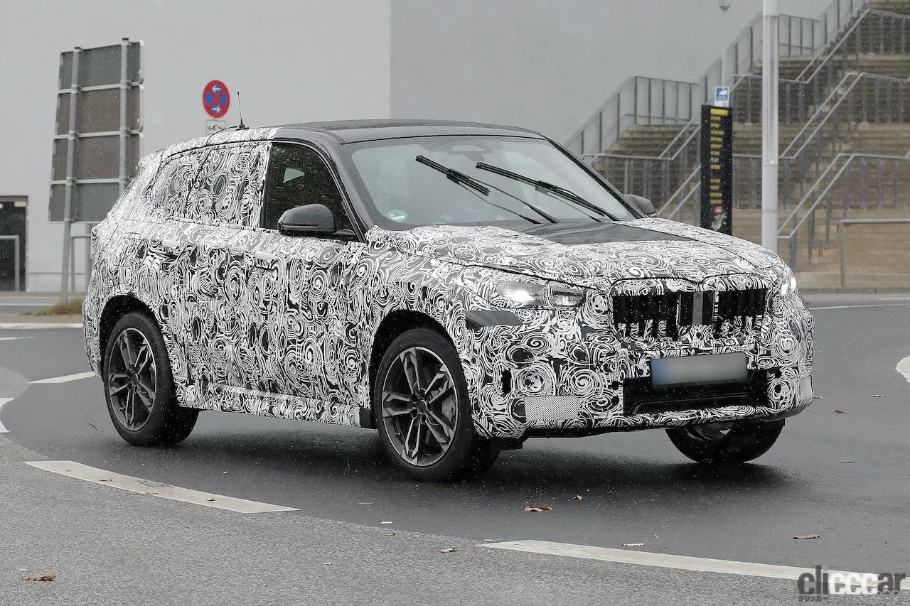 BMW X1次期型、355馬力の「M35i」を初設定へ。プロトタイプをスクープ | clicccar.com