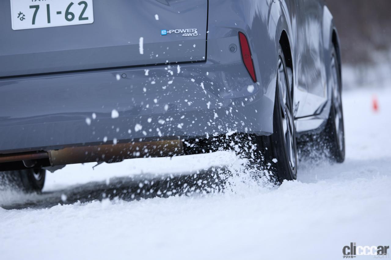 clicccar_NOTE_0125 PM_142 画像｜日産・ノート4WDに氷上試乗してみたら、加速だけじゃなくブレーキも人間ワザより凄かった！ | clicccar.com