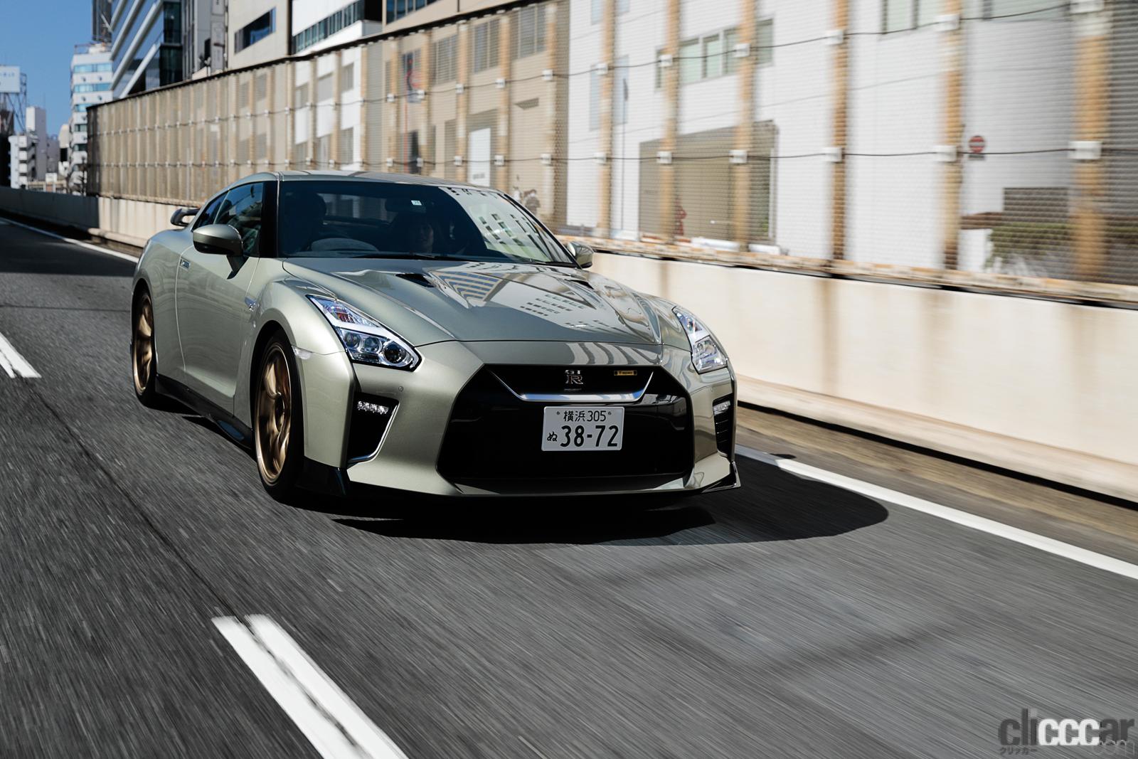 RIHO_GTR_17 画像｜「お尻がかわいい」RIHO×日産GT-R【注目モデルでドライブデート!? Vol.114】 | clicccar.com