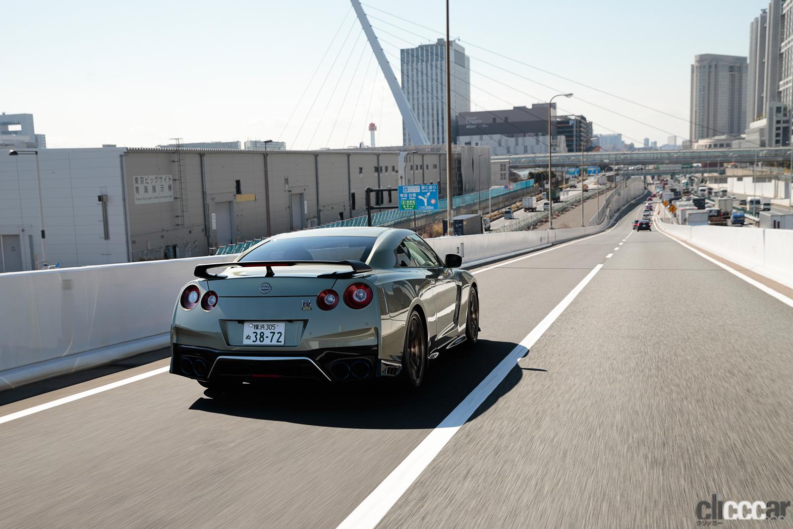 RIHO_GTR_28 画像｜「官能の塊」RIHO×日産GT-R【注目モデルでドライブデート!? Vol.115】 | clicccar.com